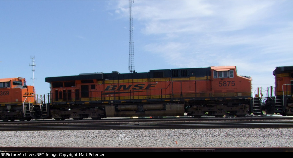 BNSF 5875